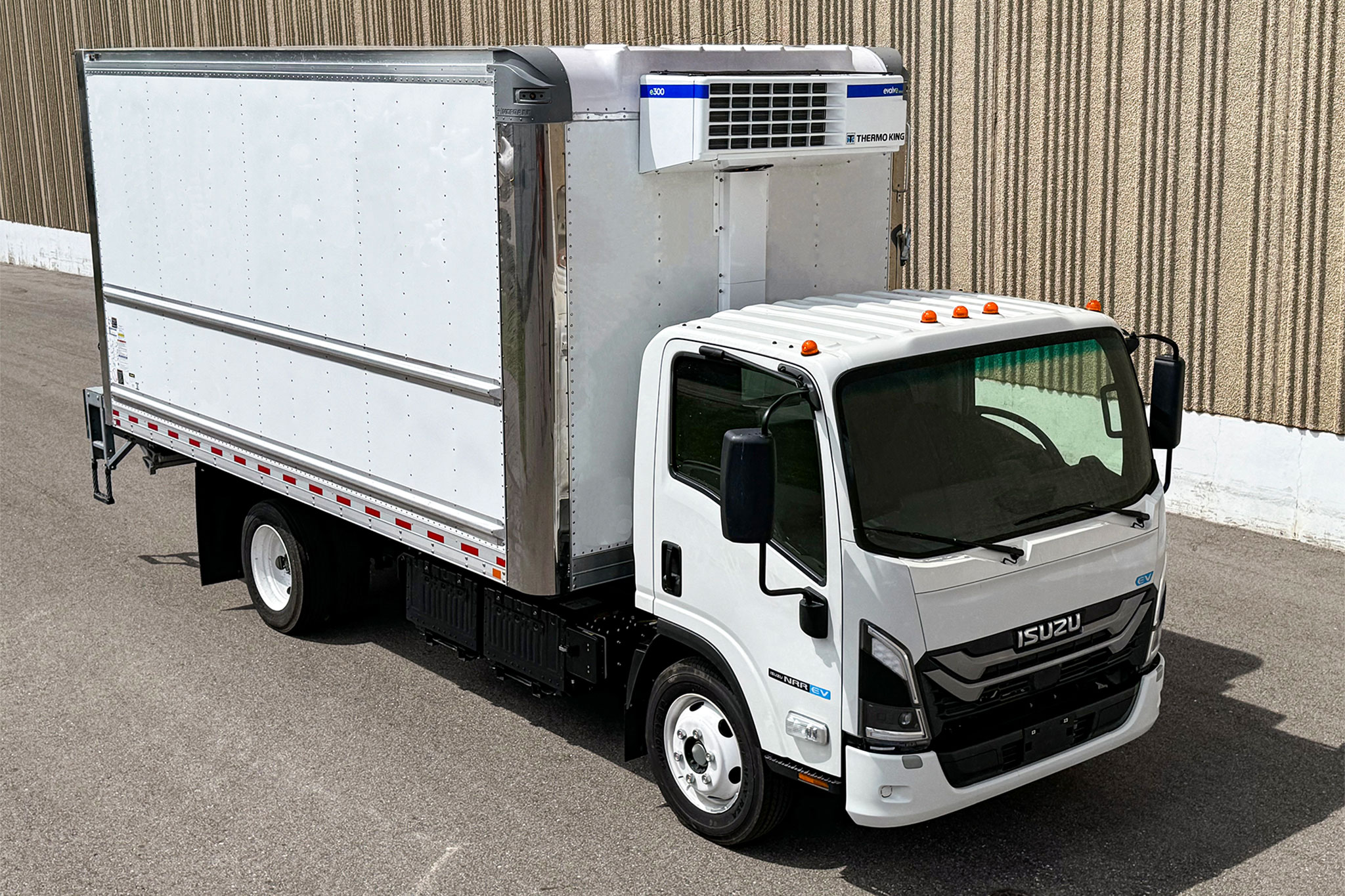 ISUZU ANNOUNCES A NEW GENERATION OF THE REFRIGERATED BODY – IT’S ...